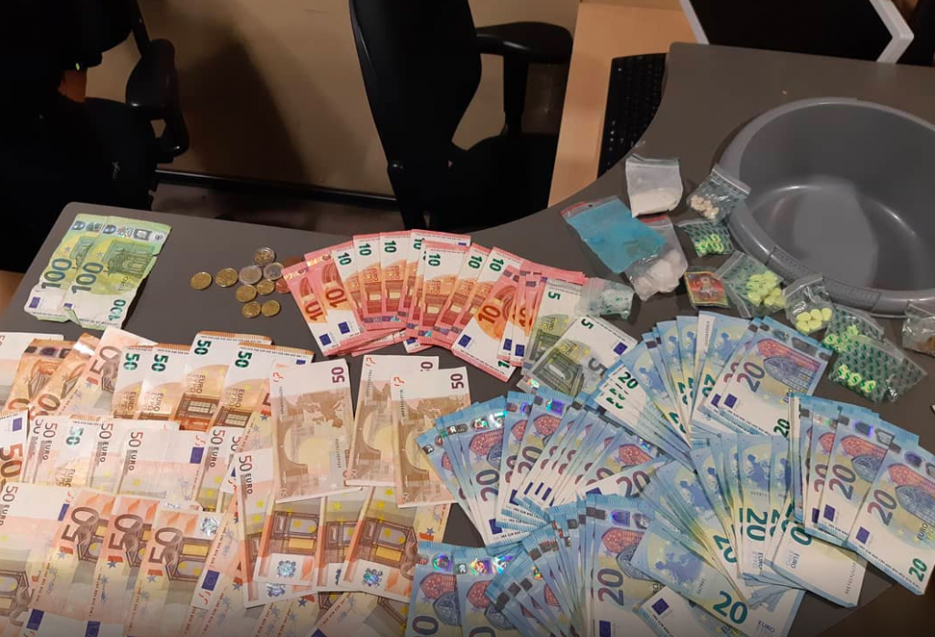 Drugs en 7K cash in auto, mag niet - Wapwinkel blog